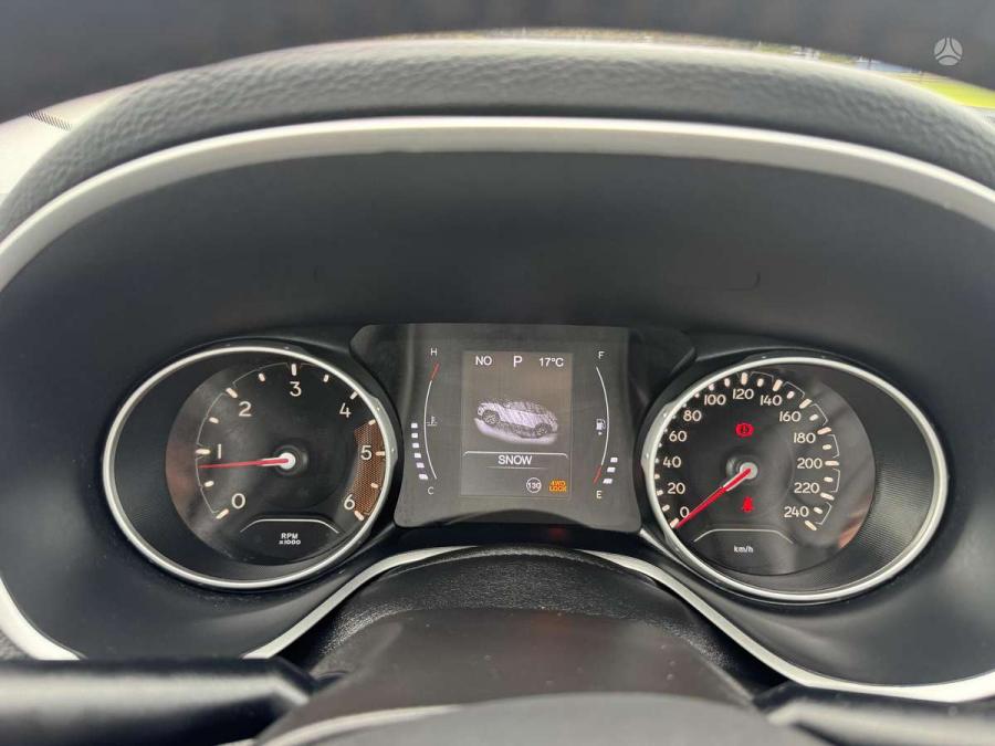 Grey Jeep Compass 2018 in Telschi, with an engine capacity of 1.96 L and mileage of 222 thousand km for 8800 €, photo 37 on AUTOMOTO.COM.LV