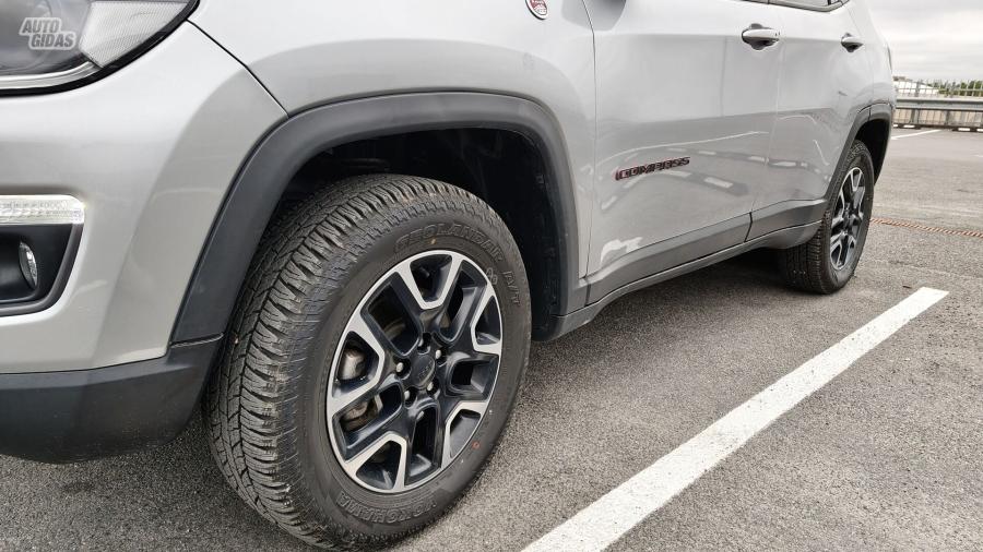 Pelēks Jeep Compass 2019 Viļņa, ar dzinēja tilpumu 2.40 L un nobraukumu 84 tūkst. km par 13700 €, foto 5 vietnē AUTOMOTO.COM.LV
