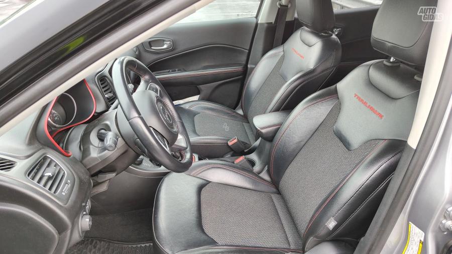 Pelēks Jeep Compass 2019 Viļņa, ar dzinēja tilpumu 2.40 L un nobraukumu 84 tūkst. km par 13700 €, foto 6 vietnē AUTOMOTO.COM.LV