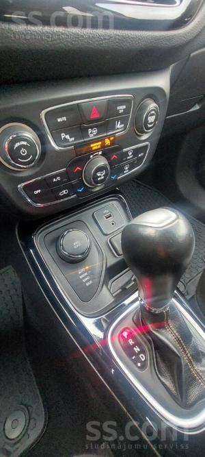 Pelēks Jeep Compass 2019 Rīga, ar dzinēja tilpumu 1.40 L un nobraukumu 206 tūkst. km par 12499 €, foto 12 vietnē AUTOMOTO.COM.LV