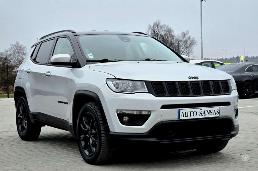Grey Jeep Compass 2020 in Taurage, with an engine capacity of 1.60 L and mileage of 203 thousand km for 11800 €, photo 4 on AUTOMOTO.COM.LV