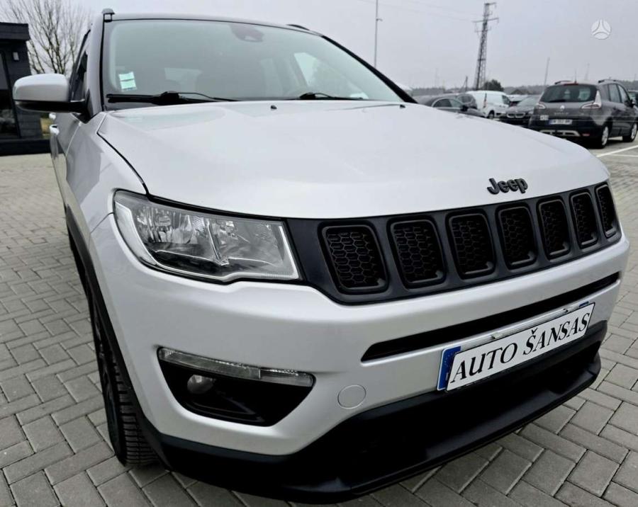 Grey Jeep Compass 2020 in Taurage, with an engine capacity of 1.60 L and mileage of 203 thousand km for 11800 €, photo 11 on AUTOMOTO.COM.LV