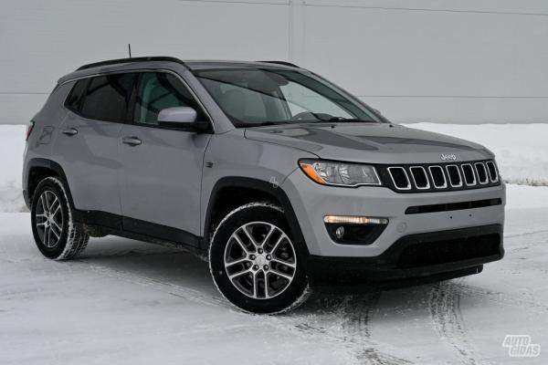 Grey Jeep Compass 2020 in Kretinga, with an engine capacity of 2.40 L and mileage of 101 thousand km for 14299 €, photo 1 on AUTOMOTO.COM.LV