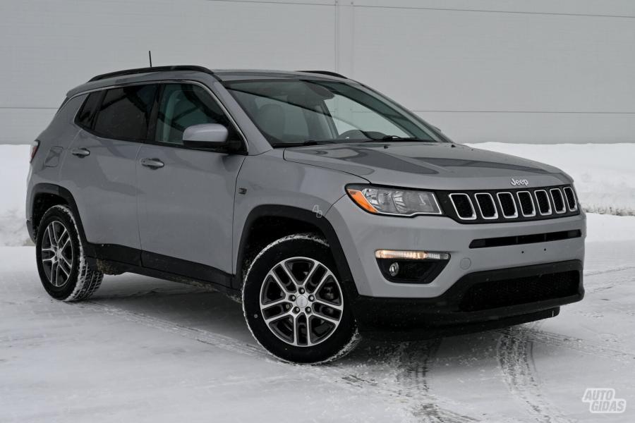 Grey Jeep Compass 2020 in Kretinga, with an engine capacity of 2.40 L and mileage of 101 thousand km for 14299 €, photo 1 on AUTOMOTO.COM.LV