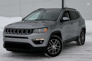 Grey Jeep Compass 2020 in Kretinga, with an engine capacity of 2.36 L and mileage of 101 thousand km for 14299 €, photo 3 on AUTOMOTO.COM.LV