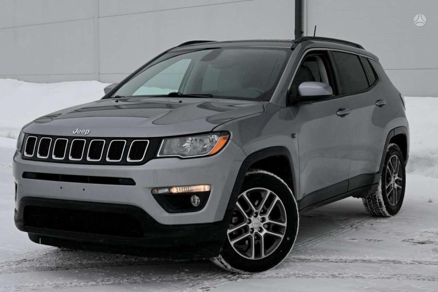Grey Jeep Compass 2020 in Kretinga, with an engine capacity of 2.36 L and mileage of 101 thousand km for 14299 €, photo 3 on AUTOMOTO.COM.LV