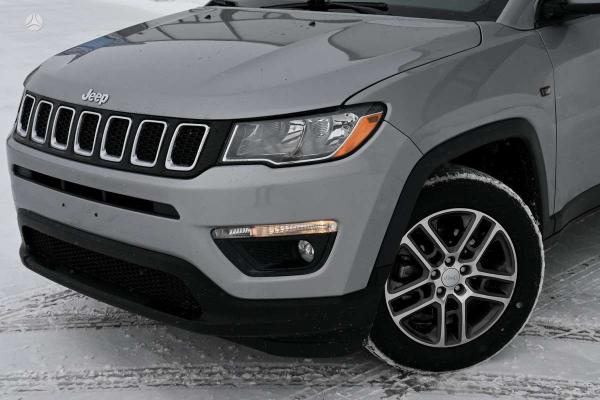 Pelēks Jeep Compass 2020 Kretinga, ar dzinēja tilpumu 2.36 L un nobraukumu 101 tūkst. km par 14299 €, foto 4 vietnē AUTOMOTO.COM.LV