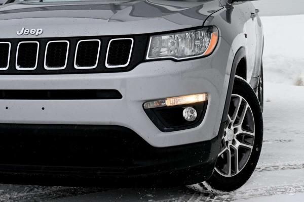 Pelēks Jeep Compass 2020 Kretinga, ar dzinēja tilpumu 2.36 L un nobraukumu 101 tūkst. km par 14299 €, foto 5 vietnē AUTOMOTO.COM.LV