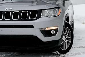 Grey Jeep Compass 2020 in Kretinga, with an engine capacity of 2.36 L and mileage of 101 thousand km for 14299 €, photo 5 on AUTOMOTO.COM.LV