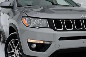 Grey Jeep Compass 2020 in Kretinga, with an engine capacity of 2.36 L and mileage of 101 thousand km for 14299 €, photo 6 on AUTOMOTO.COM.LV