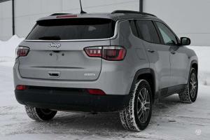 Grey Jeep Compass 2020 in Kretinga, with an engine capacity of 2.36 L and mileage of 101 thousand km for 14299 €, photo 7 on AUTOMOTO.COM.LV