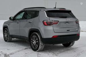 Grey Jeep Compass 2020 in Kretinga, with an engine capacity of 2.36 L and mileage of 101 thousand km for 14299 €, photo 9 on AUTOMOTO.COM.LV