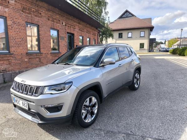 Pelēks Jeep Compass 2020 Jonava, ar dzinēja tilpumu 2.40 L un nobraukumu 26 tūkst. km par 19000 €, foto  vietnē AUTOMOTO.COM.LV