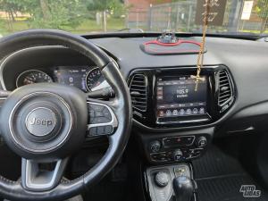 Pelēks Jeep Compass 2020 Jonava, ar dzinēja tilpumu 2.40 L un nobraukumu 26 tūkst. km par 19000 €, foto 5 vietnē AUTOMOTO.COM.LV