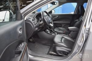 Pelēks Jeep Compass 2020 Rīga, ar dzinēja tilpumu 1.40 L un nobraukumu 121 tūkst. km par 13400 €, foto 4 vietnē AUTOMOTO.COM.LV