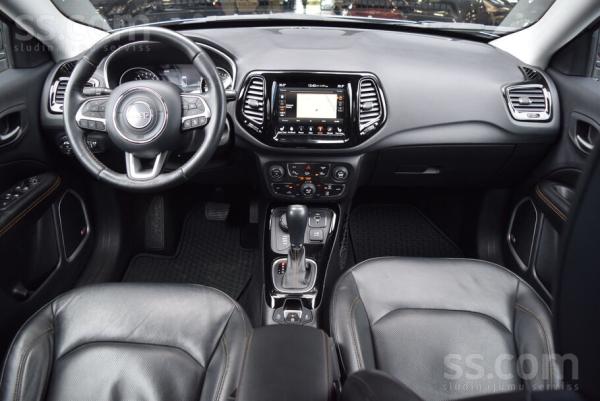 Pelēks Jeep Compass 2020 Rīga, ar dzinēja tilpumu 1.40 L un nobraukumu 121 tūkst. km par 13400 €, foto 4 vietnē AUTOMOTO.COM.LV