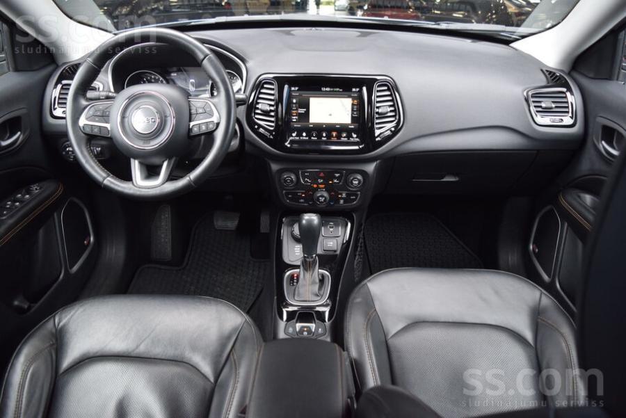 Pelēks Jeep Compass 2020 Rīga, ar dzinēja tilpumu 1.40 L un nobraukumu 121 tūkst. km par 13400 €, foto 5 vietnē AUTOMOTO.COM.LV
