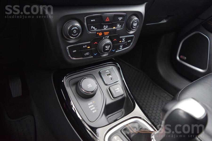 Pelēks Jeep Compass 2020 Rīga, ar dzinēja tilpumu 1.40 L un nobraukumu 121 tūkst. km par 13400 €, foto 7 vietnē AUTOMOTO.COM.LV