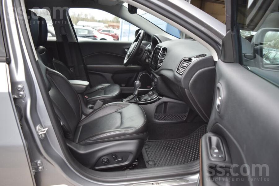 Pelēks Jeep Compass 2020 Rīga, ar dzinēja tilpumu 1.40 L un nobraukumu 121 tūkst. km par 13400 €, foto 13 vietnē AUTOMOTO.COM.LV