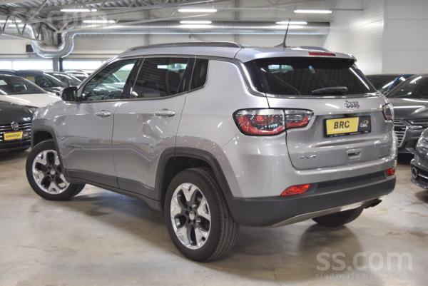 Pelēks Jeep Compass 2020 Rīga, ar dzinēja tilpumu 1.40 L un nobraukumu 121 tūkst. km par 12900 €, foto 3 vietnē AUTOMOTO.COM.LV