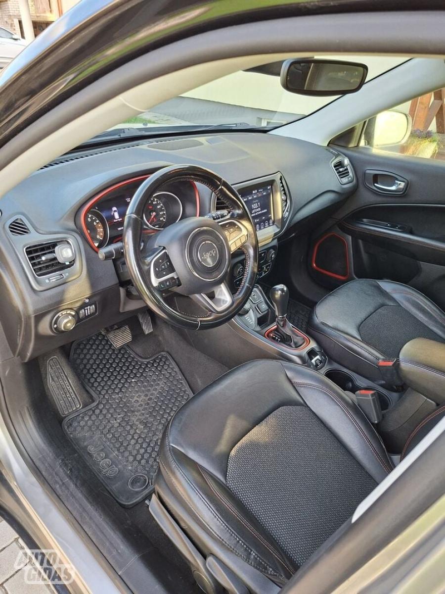 Grey Jeep Compass 2020 in Silale, with an engine capacity of 2.40 L and mileage of 181 thousand km for 13990 €, photo 11 on AUTOMOTO.COM.LV