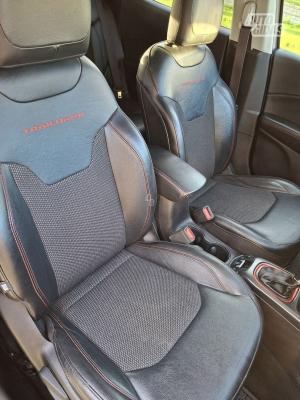 Grey Jeep Compass 2020 in Silale, with an engine capacity of 2.40 L and mileage of 181 thousand km for 13990 €, photo 13 on AUTOMOTO.COM.LV