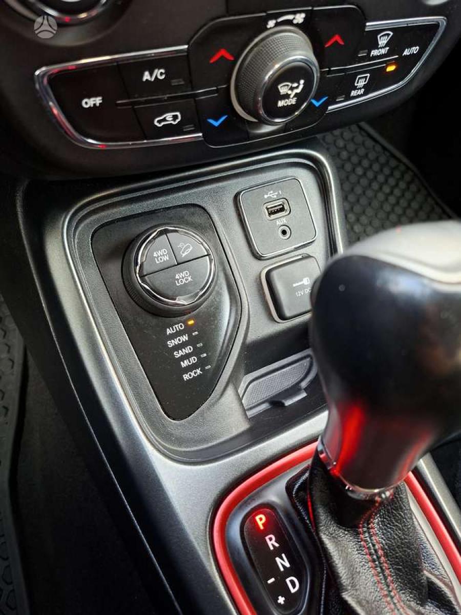Pelēks Jeep Compass 2020 Šilalė, ar dzinēja tilpumu 2.36 L un nobraukumu 181 tūkst. km par 13990 €, foto 9 vietnē AUTOMOTO.COM.LV