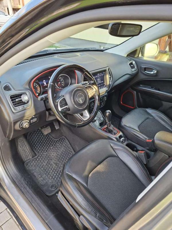 Grey Jeep Compass 2020 in Silale, with an engine capacity of 2.36 L and mileage of 181 thousand km for 13990 €, photo 10 on AUTOMOTO.COM.LV