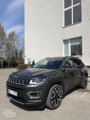 Pelēks Jeep Compass 2020 Viļņa, ar dzinēja tilpumu 1.30 L un nobraukumu 83 tūkst. km par 17200 €, foto  vietnē AUTOMOTO.COM.LV