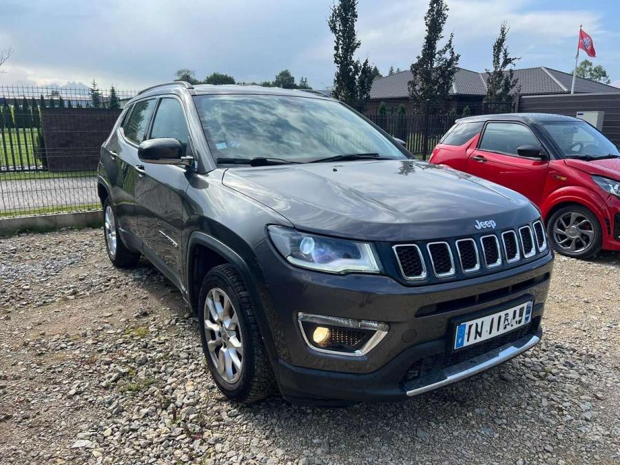 Grey Jeep Compass 2020 in Taurage, with an engine capacity of 1.33 L and mileage of 104 thousand km for 10000 €, photo 3 on AUTOMOTO.COM.LV