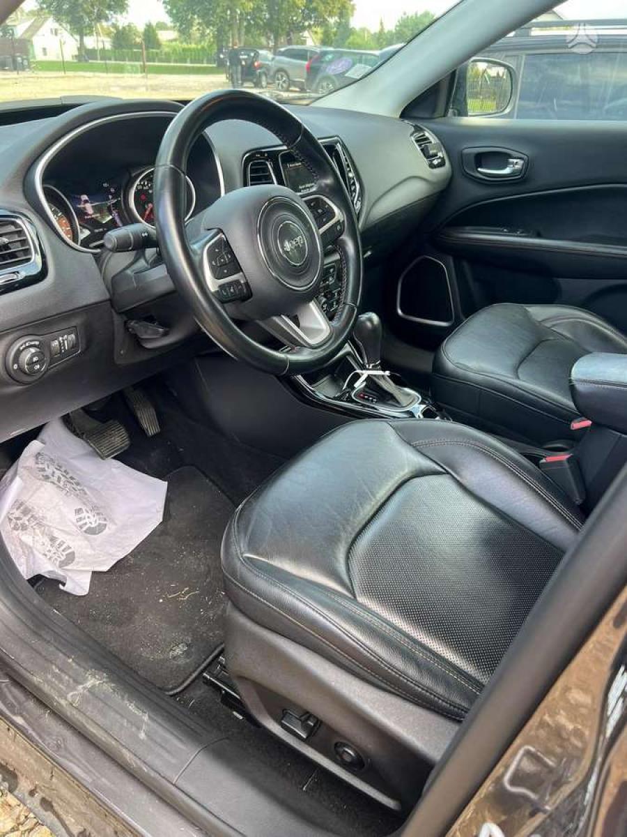 Grey Jeep Compass 2020 in Taurage, with an engine capacity of 1.33 L and mileage of 104 thousand km for 10000 €, photo 7 on AUTOMOTO.COM.LV
