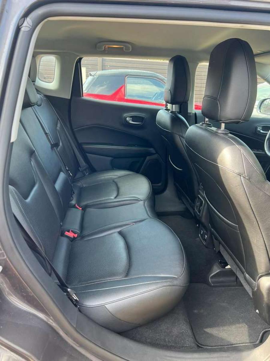 Grey Jeep Compass 2020 in Taurage, with an engine capacity of 1.33 L and mileage of 104 thousand km for 10000 €, photo 10 on AUTOMOTO.COM.LV