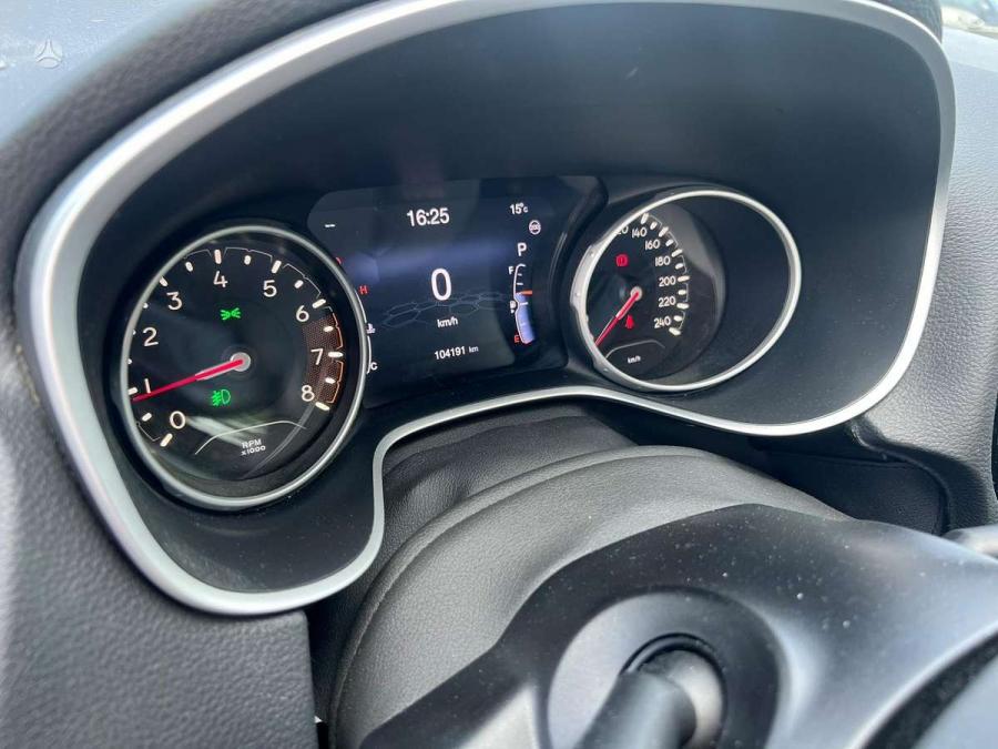 Grey Jeep Compass 2020 in Taurage, with an engine capacity of 1.33 L and mileage of 104 thousand km for 10000 €, photo 11 on AUTOMOTO.COM.LV