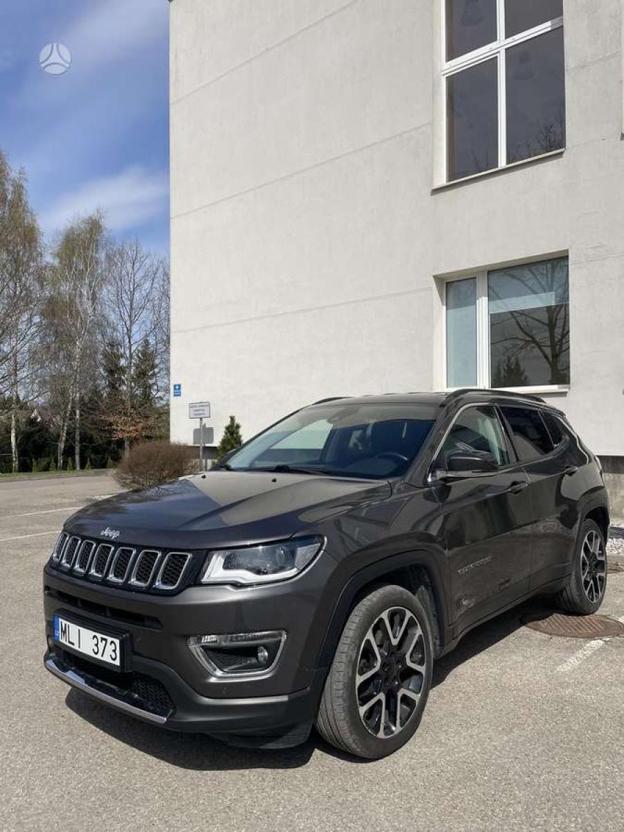 Grey Jeep Compass 2020 in Vilnius, with an engine capacity of 1.33 L and mileage of 84 thousand km for 16700 €, photo 1 on AUTOMOTO.COM.LV