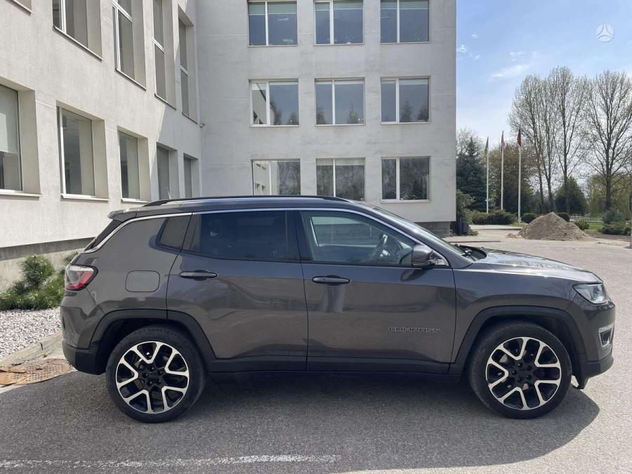 Grey Jeep Compass 2020 in Vilnius, with an engine capacity of 1.33 L and mileage of 84 thousand km for 16700 €, photo 5 on AUTOMOTO.COM.LV
