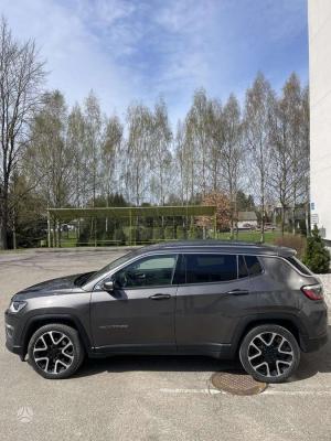 Grey Jeep Compass 2020 in Vilnius, with an engine capacity of 1.33 L and mileage of 84 thousand km for 16700 €, photo 9 on AUTOMOTO.COM.LV