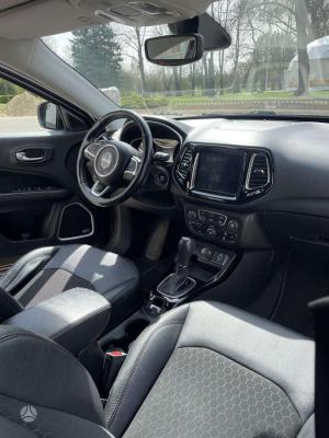 Grey Jeep Compass 2020 in Vilnius, with an engine capacity of 1.33 L and mileage of 84 thousand km for 16700 €, photo 13 on AUTOMOTO.COM.LV
