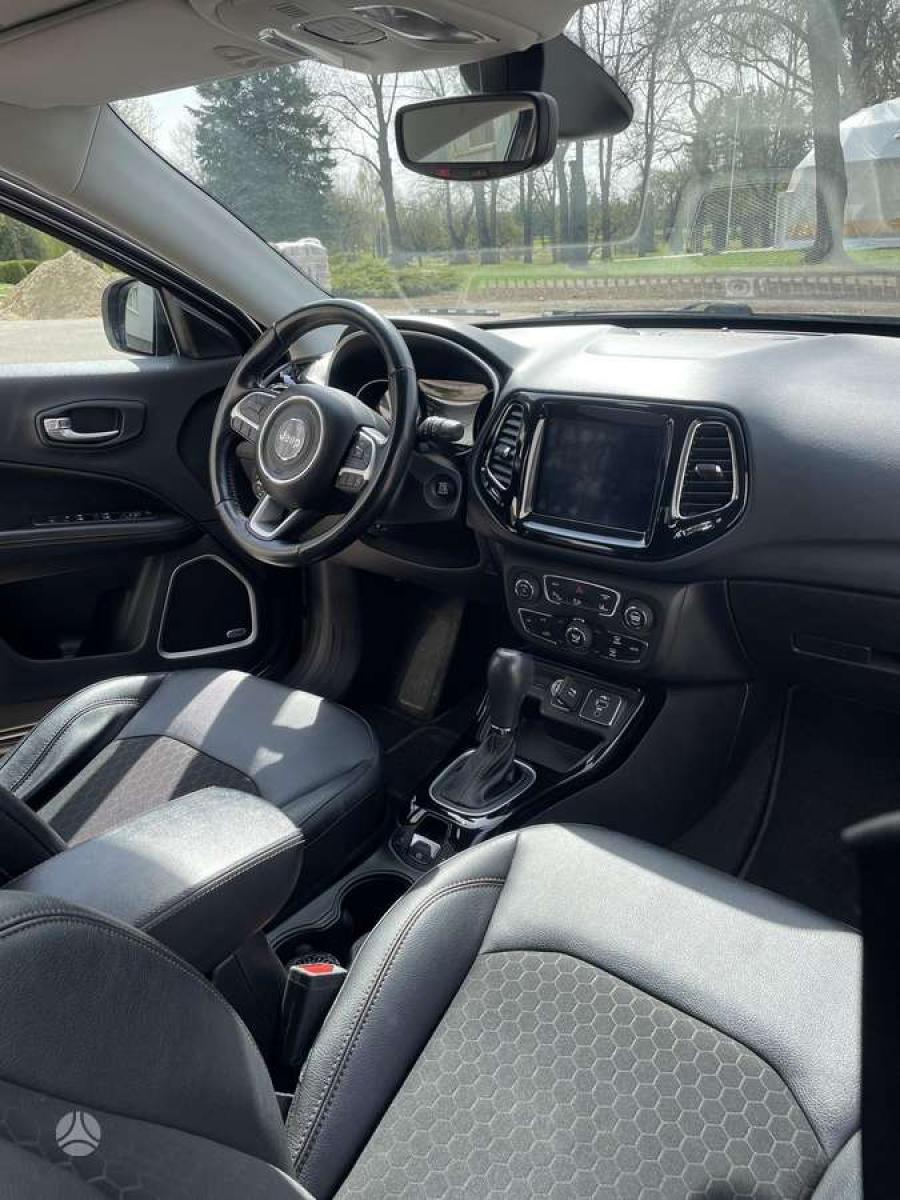 Grey Jeep Compass 2020 in Vilnius, with an engine capacity of 1.33 L and mileage of 84 thousand km for 16700 €, photo 13 on AUTOMOTO.COM.LV