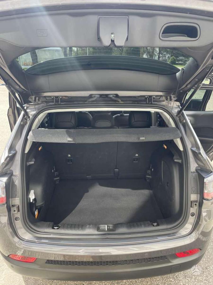 Grey Jeep Compass 2020 in Vilnius, with an engine capacity of 1.33 L and mileage of 84 thousand km for 16700 €, photo 15 on AUTOMOTO.COM.LV