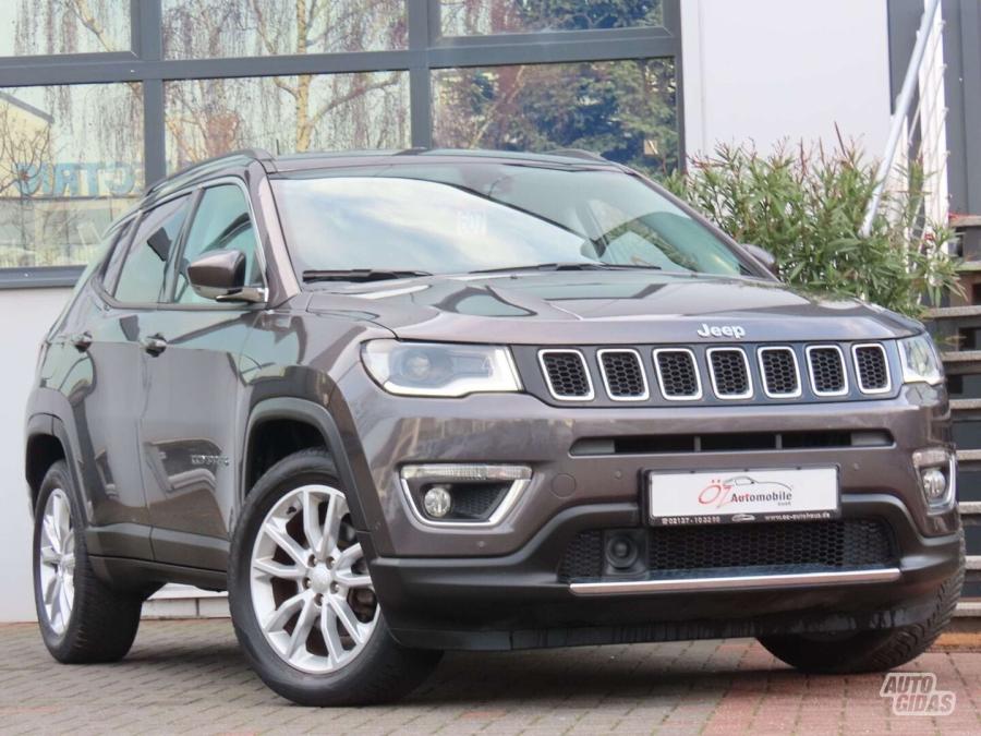 Grey Jeep Compass 2021 in Kaunas, with an engine capacity of 1.30 L and mileage of 30 thousand km for 22012 €, photo 1 on AUTOMOTO.COM.LV