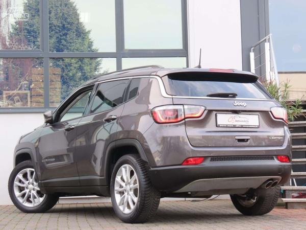 Pelēks Jeep Compass 2021 Kauņa, ar dzinēja tilpumu 1.30 L un nobraukumu 30 tūkst. km par 22012 €, foto 4 vietnē AUTOMOTO.COM.LV
