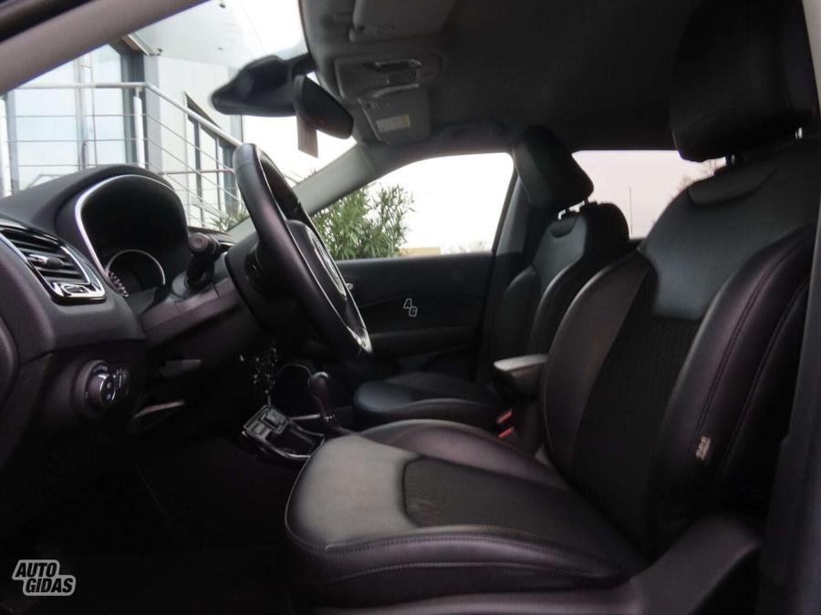 Grey Jeep Compass 2021 in Kaunas, with an engine capacity of 1.30 L and mileage of 30 thousand km for 22012 €, photo 10 on AUTOMOTO.COM.LV