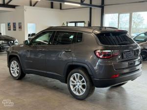 Pelēks Jeep Compass 2021 Kauņa, ar dzinēja tilpumu 1.30 L un nobraukumu 12 tūkst. km par 21646 €, foto 4 vietnē AUTOMOTO.COM.LV