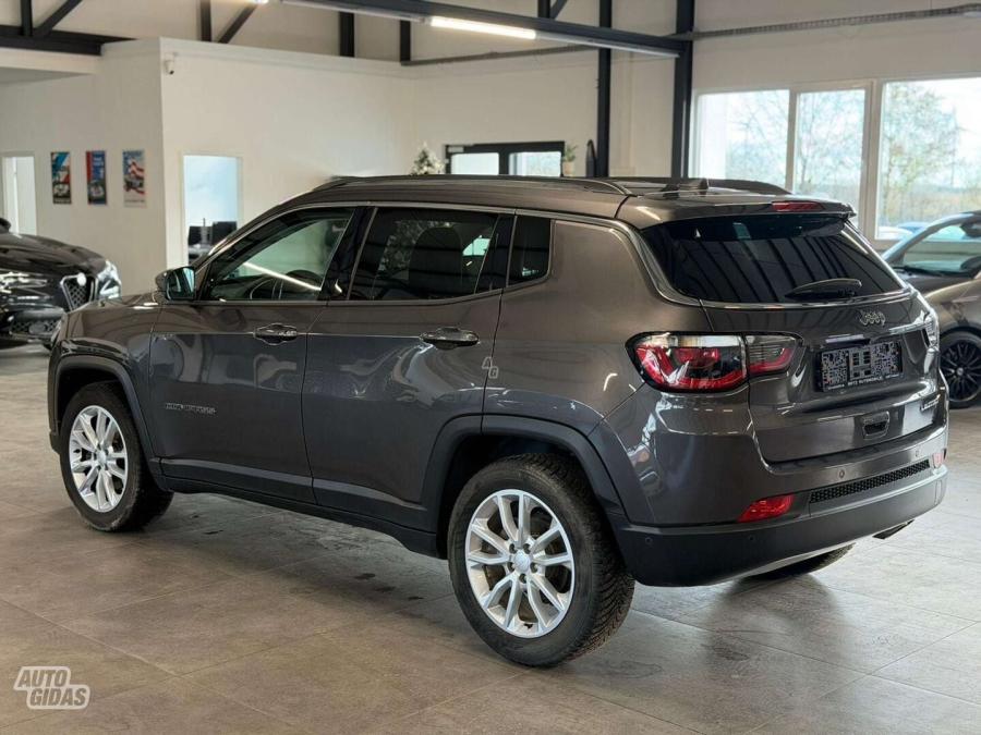 Pelēks Jeep Compass 2021 Kauņa, ar dzinēja tilpumu 1.30 L un nobraukumu 12 tūkst. km par 21646 €, foto 4 vietnē AUTOMOTO.COM.LV