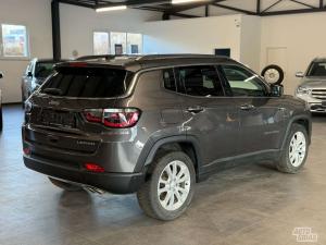 Pelēks Jeep Compass 2021 Kauņa, ar dzinēja tilpumu 1.30 L un nobraukumu 12 tūkst. km par 21646 €, foto 6 vietnē AUTOMOTO.COM.LV