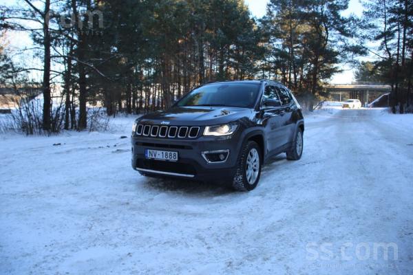 Grey Jeep Compass 2021 in Riga, with an engine capacity of 1.30 L and mileage of 78 thousand km for 18500 €, photo 1 on AUTOMOTO.COM.LV