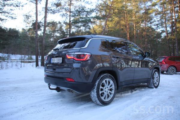 Grey Jeep Compass 2021 in Riga, with an engine capacity of 1.30 L and mileage of 78 thousand km for 17800 €, photo 3 on AUTOMOTO.COM.LV