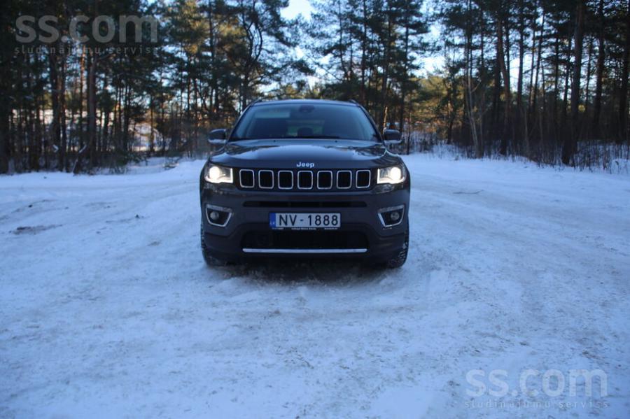 Grey Jeep Compass 2021 in Riga, with an engine capacity of 1.30 L and mileage of 78 thousand km for 14000 €, photo 1 on AUTOMOTO.COM.LV