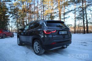 Grey Jeep Compass 2021 in Riga, with an engine capacity of 1.30 L and mileage of 78 thousand km for 14000 €, photo 5 on AUTOMOTO.COM.LV