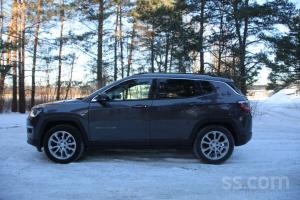 Grey Jeep Compass 2021 in Riga, with an engine capacity of 1.30 L and mileage of 78 thousand km for 14000 €, photo 6 on AUTOMOTO.COM.LV